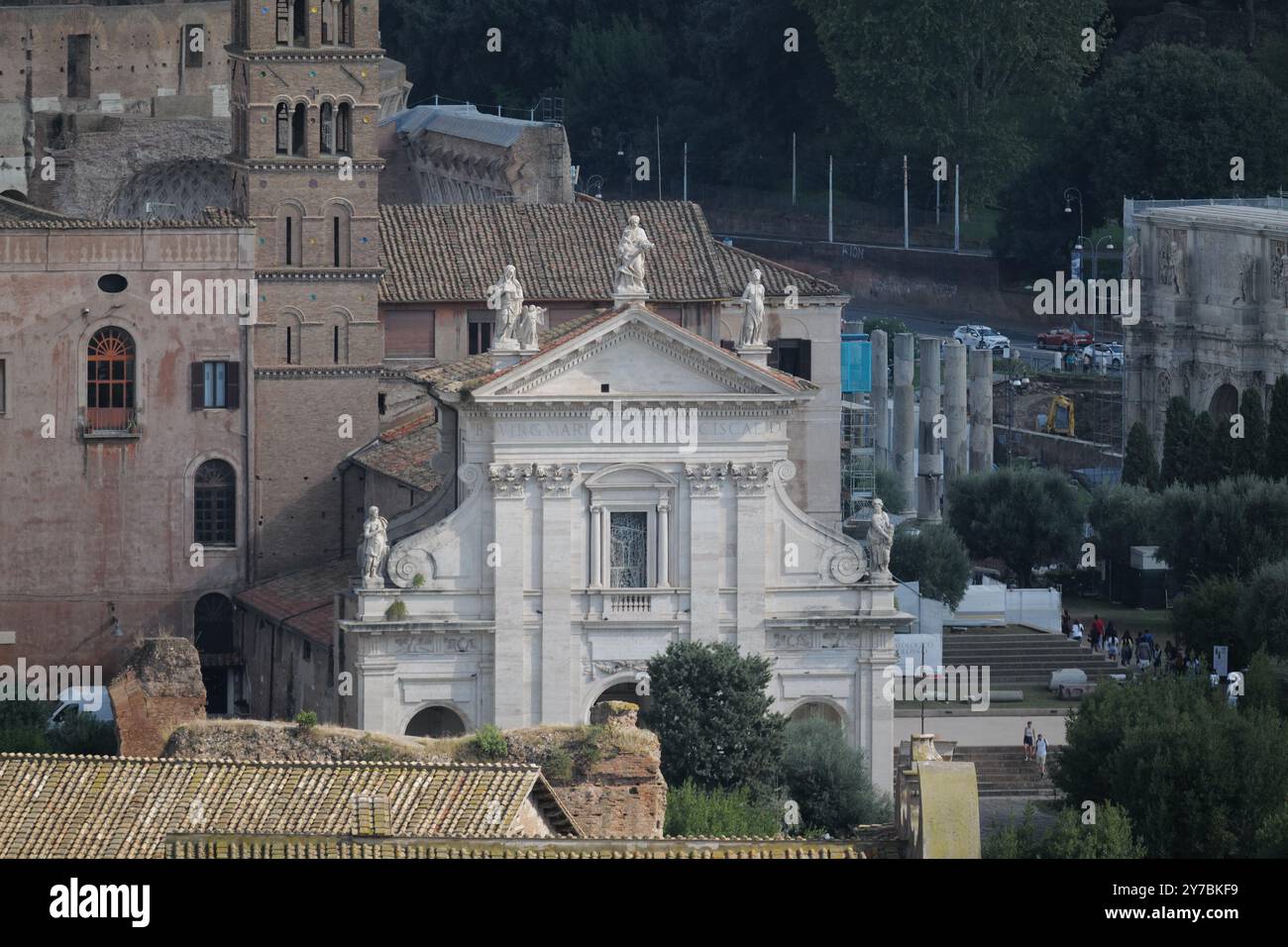 Views of the skyline, allies and notable landmarks of the Eternal City, Rome, Italy Stock Photo ...