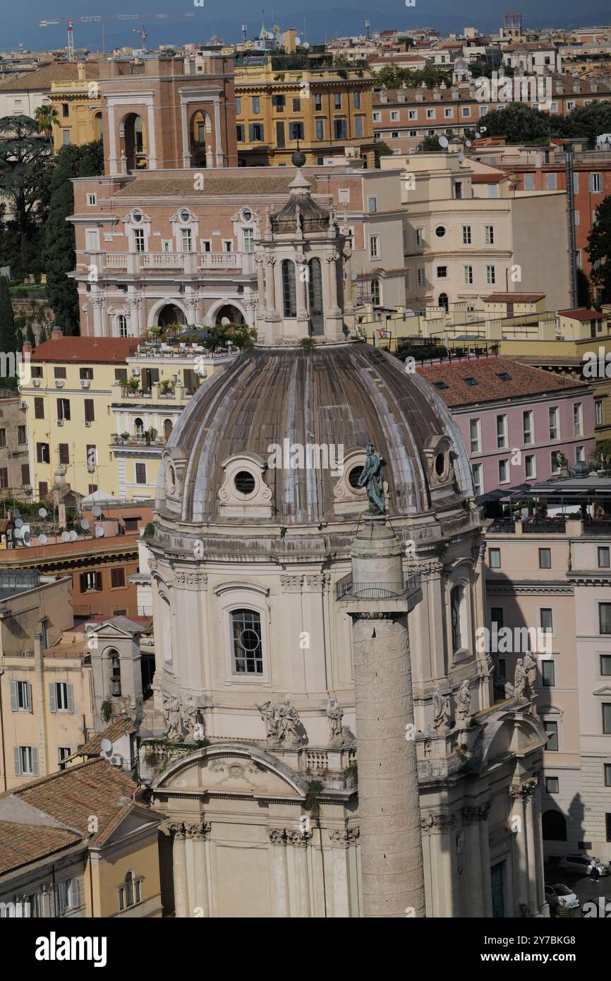Views of the skyline, allies and notable landmarks of the Eternal City, Rome, Italy Stock Photo ...