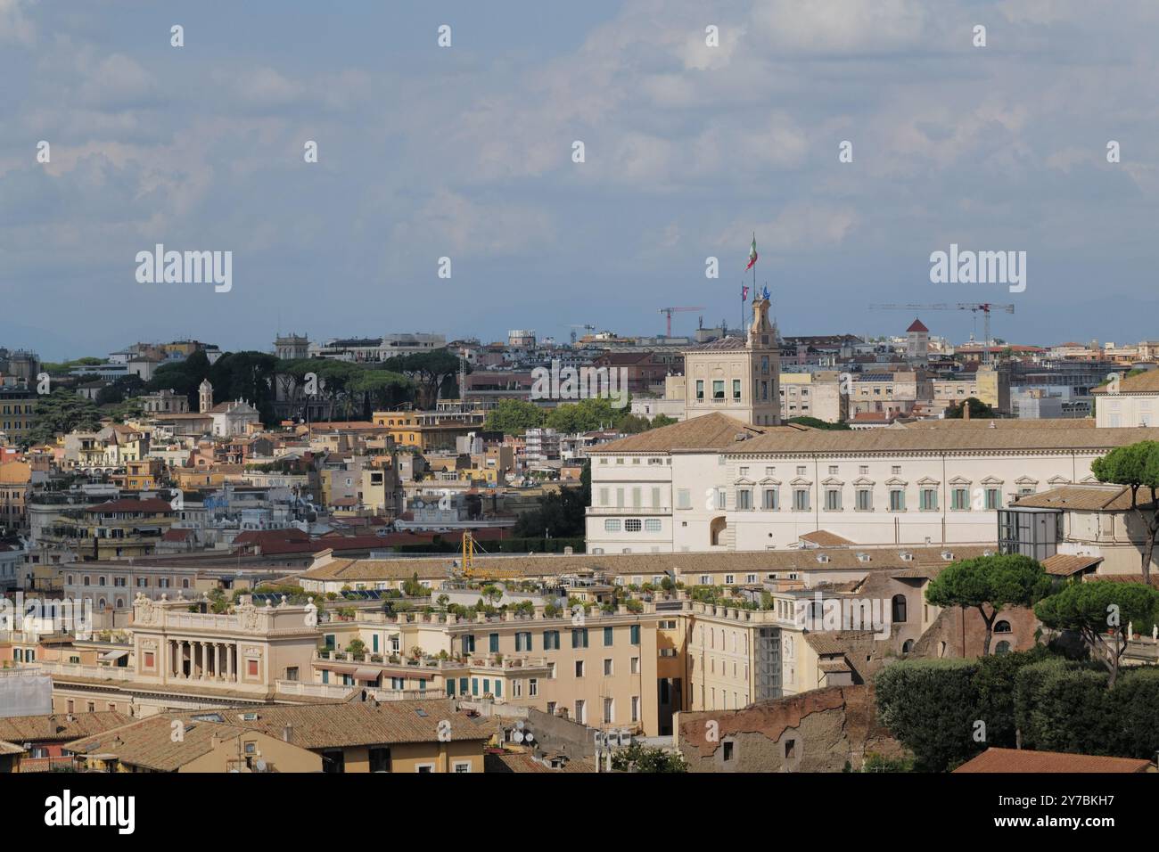 Views of the skyline, allies and notable landmarks of the Eternal City, Rome, Italy Stock Photo ...