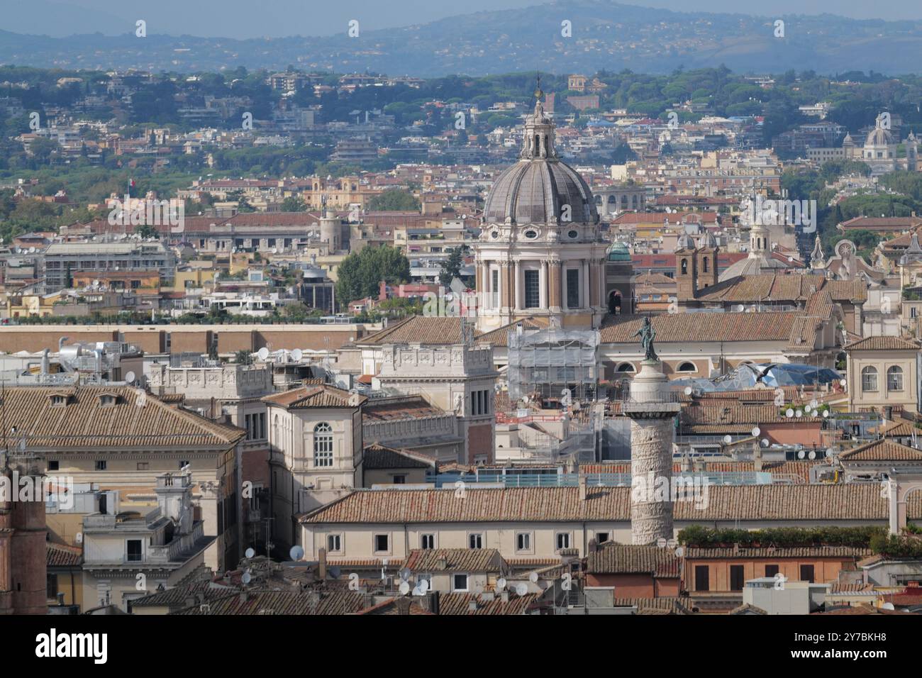 Views of the skyline, allies and notable landmarks of the Eternal City, Rome, Italy Stock Photo ...