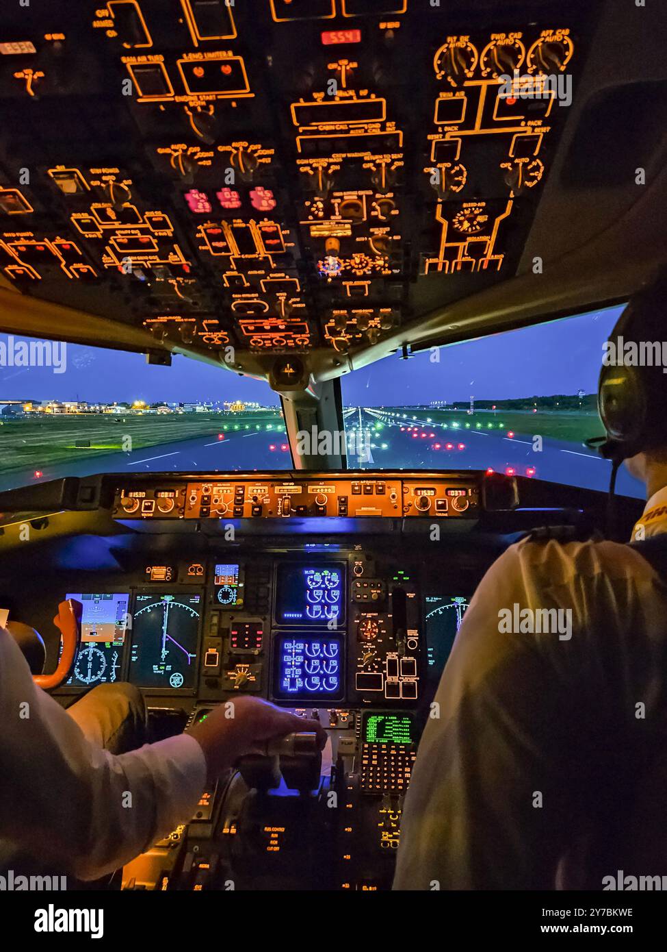 Airlinecrew hi-res stock photography and images - Alamy