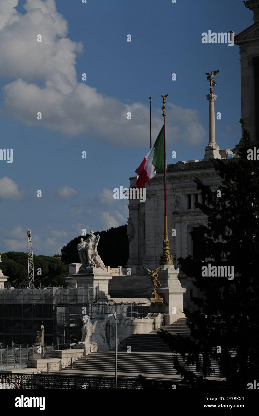 Views of the skyline, allies and notable landmarks of the Eternal City, Rome, Italy Stock Photo ...