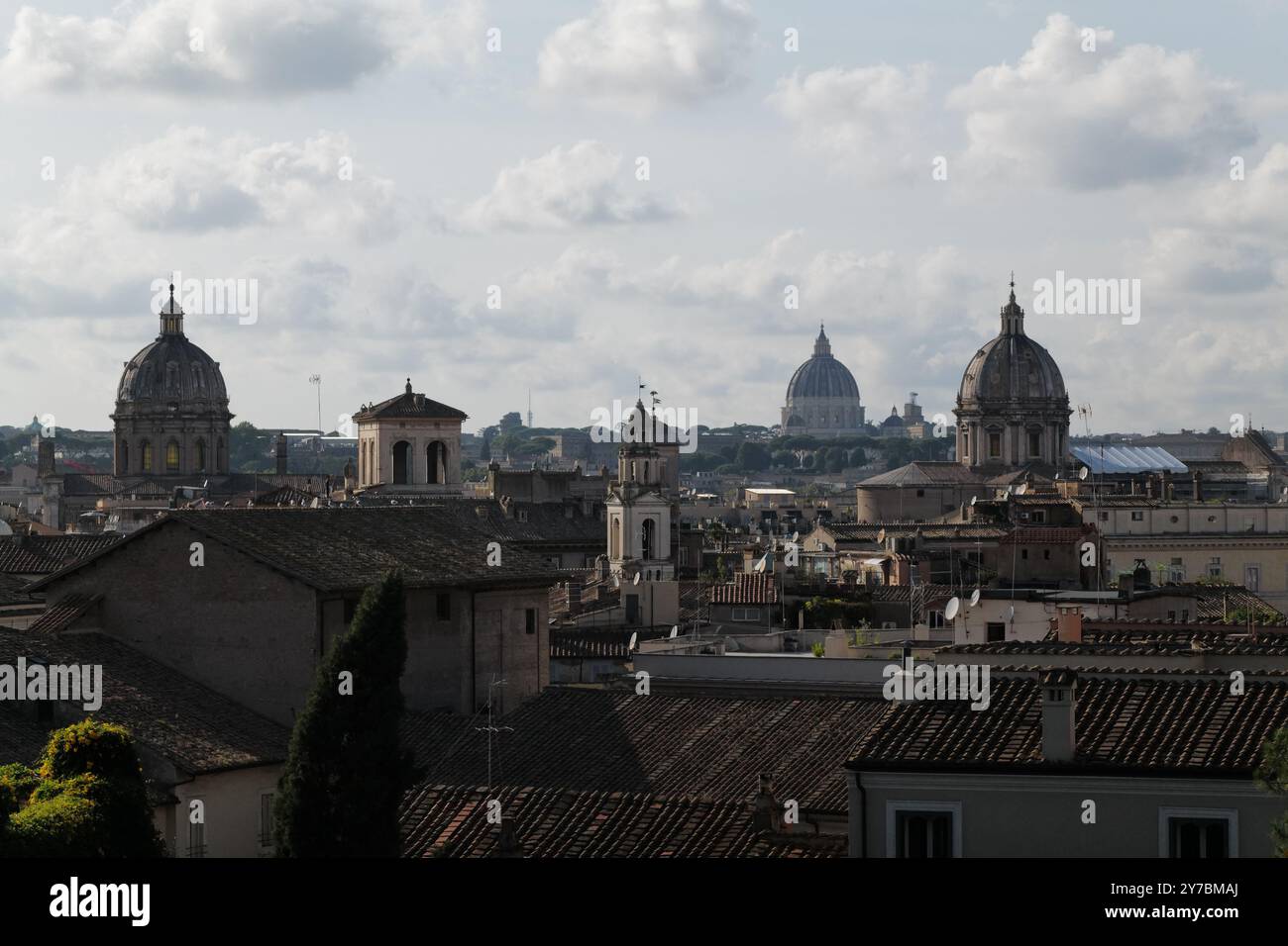Views of the skyline, allies and notable landmarks of the Eternal City, Rome, Italy Stock Photo ...