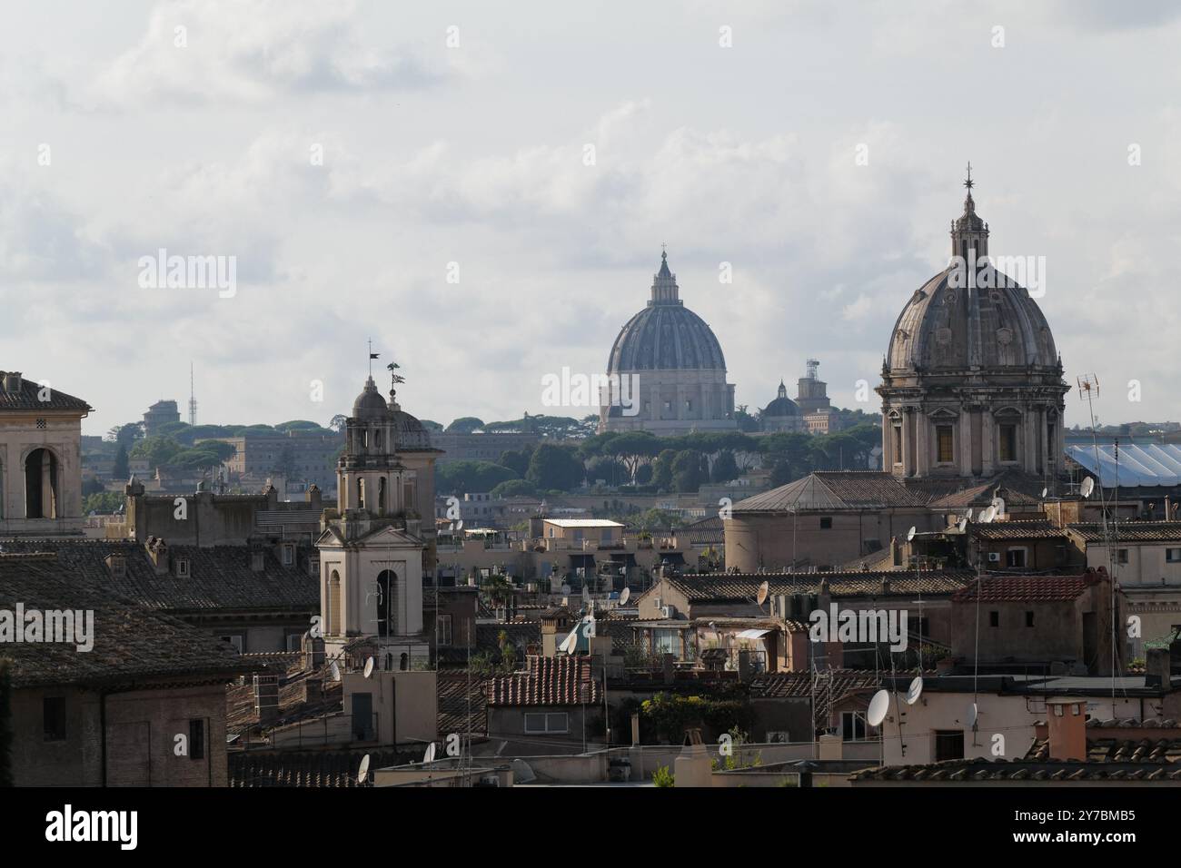 Views of the skyline, allies and notable landmarks of the Eternal City, Rome, Italy Stock Photo ...