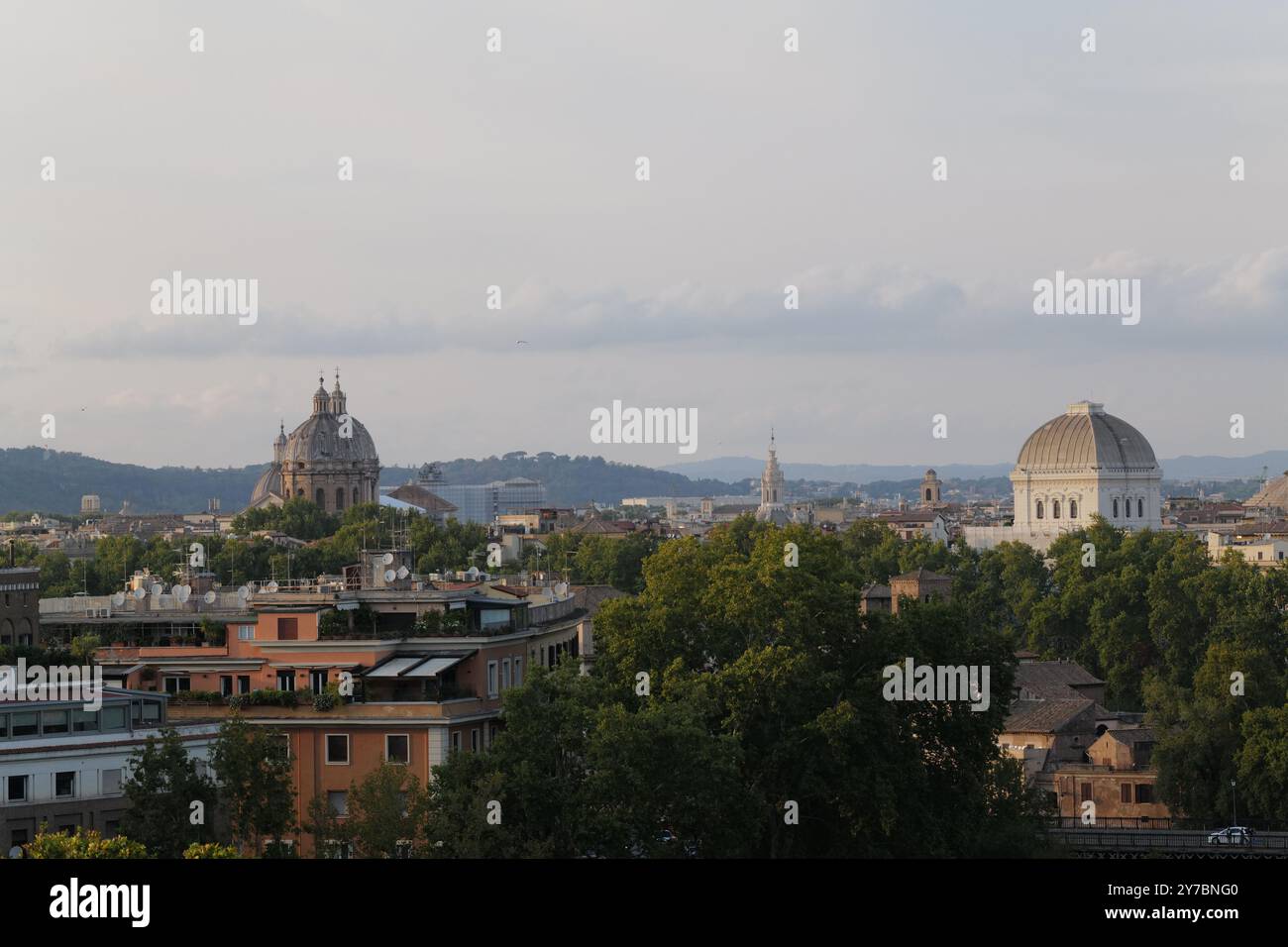 Views of the skyline, allies and notable landmarks of the Eternal City, Rome, Italy Stock Photo ...