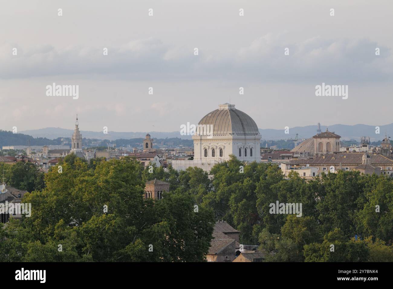 Views of the skyline, allies and notable landmarks of the Eternal City, Rome, Italy Stock Photo ...