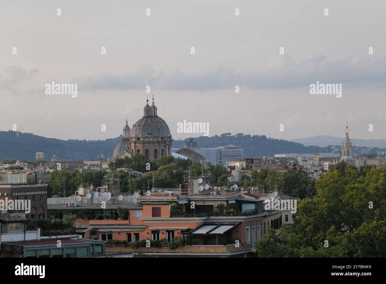 Views of the skyline, allies and notable landmarks of the Eternal City, Rome, Italy Stock Photo ...