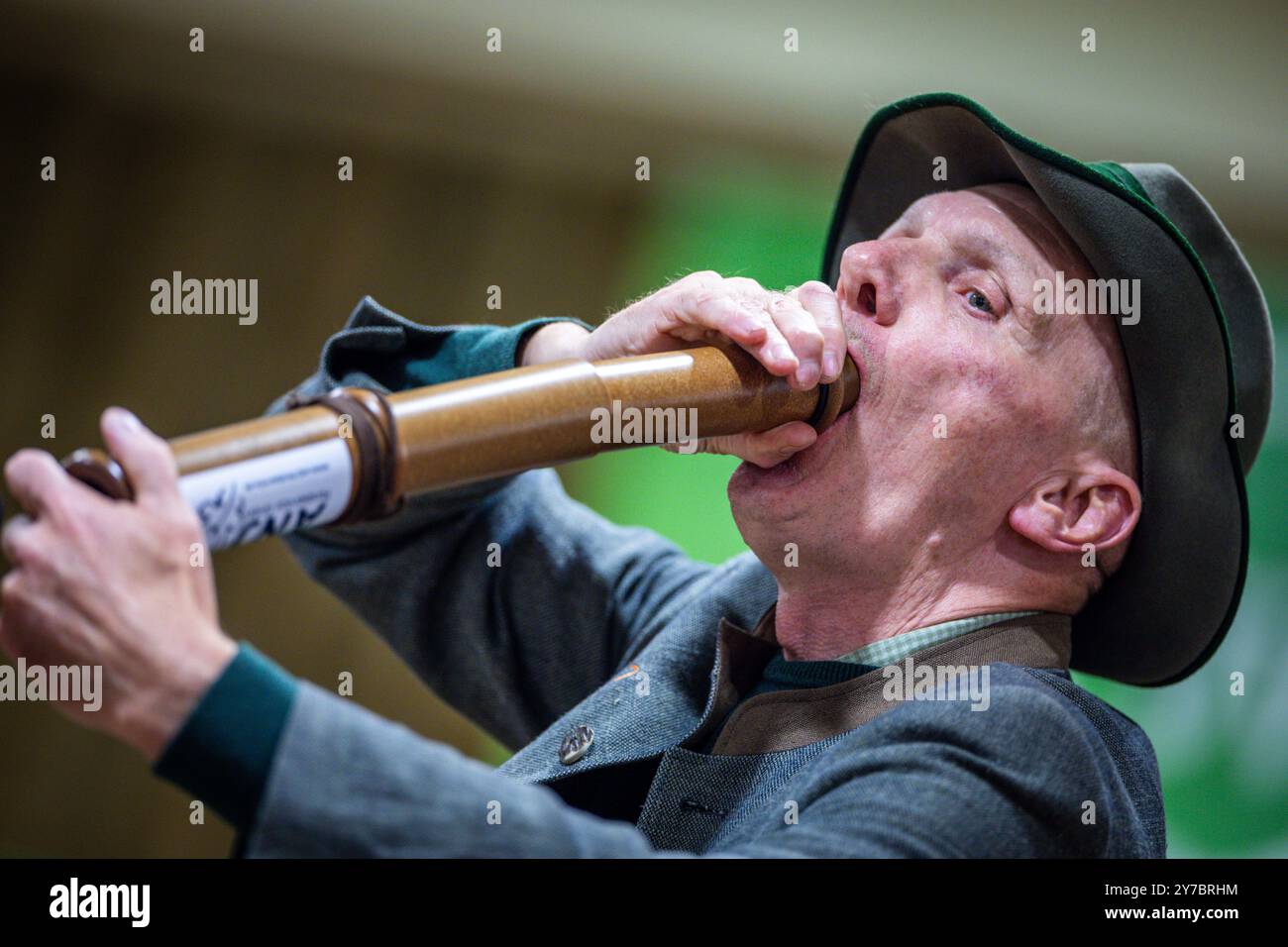 Deer calling championship hi-res stock photography and images - Alamy