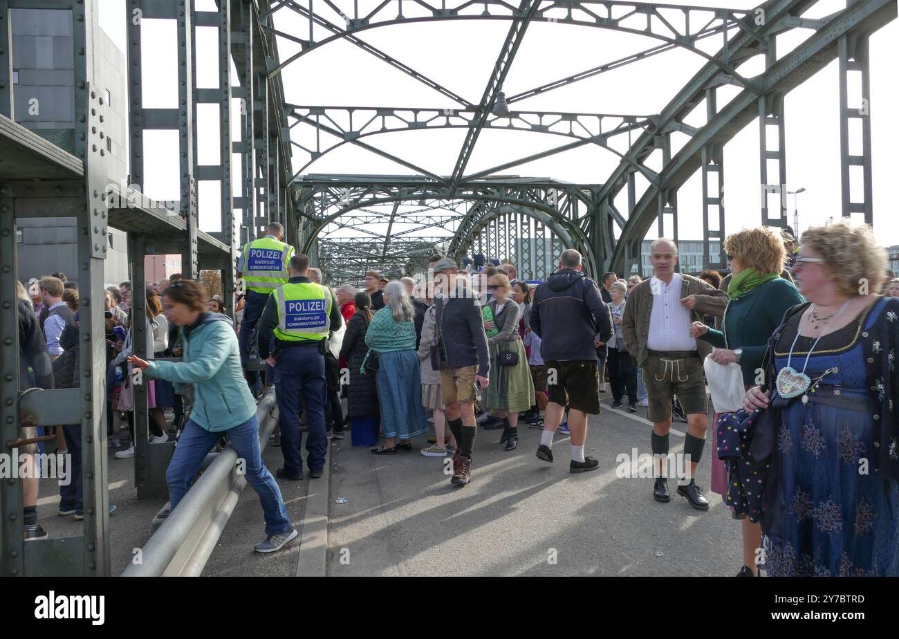 Oktoberfest 2024. Overcrowded suburban railwaystation. People in ...
