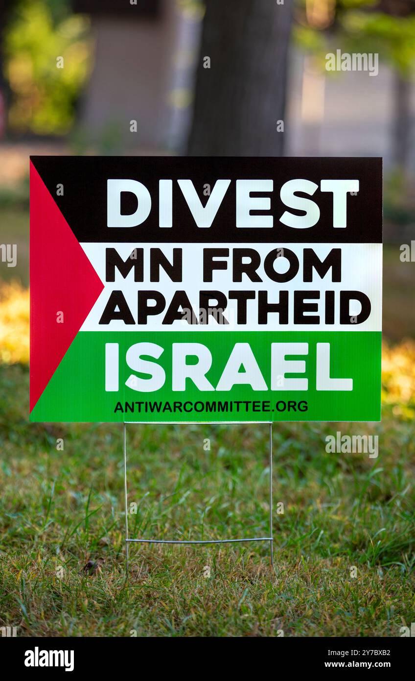 Hoi triangle hi-res stock photography and images - Alamy