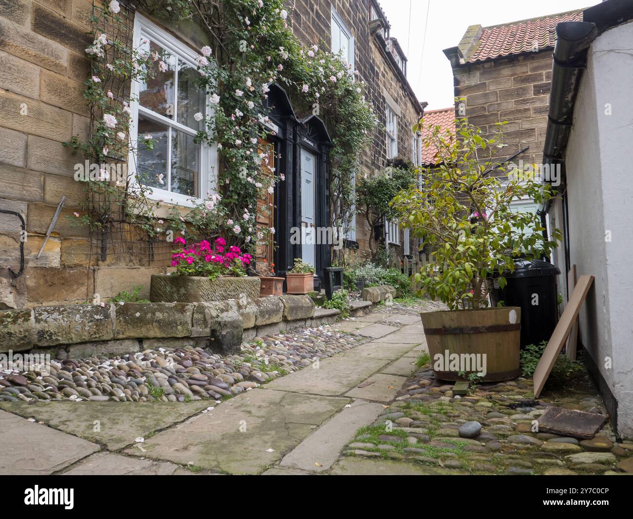 Exterior of a traditional fisherman's cottage Stock Photo - Alamy