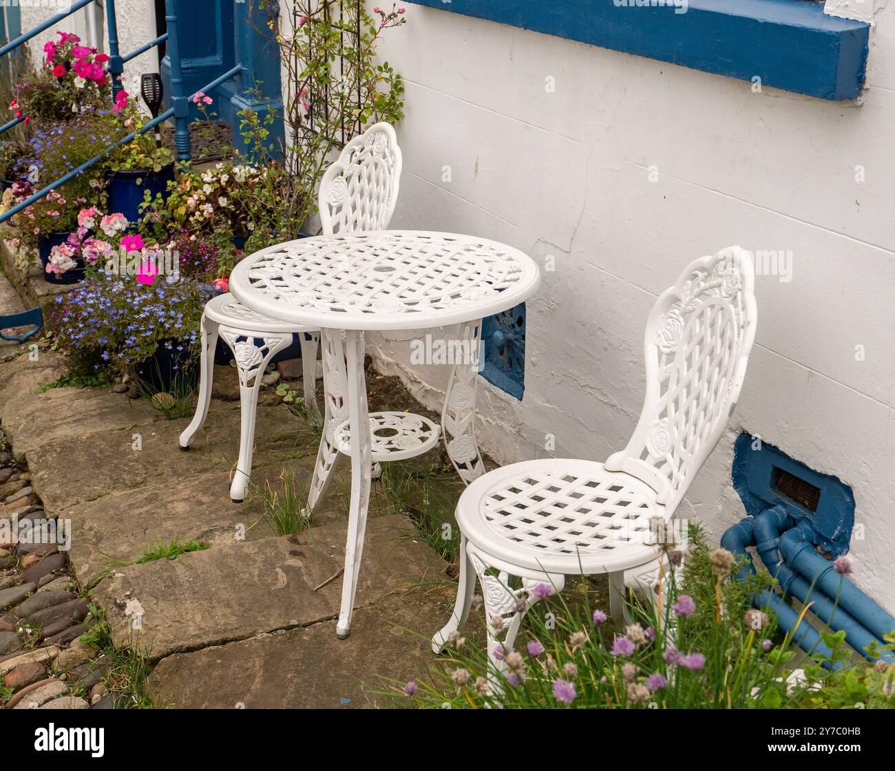 Outdoor table and chairs Stock Photo - Alamy