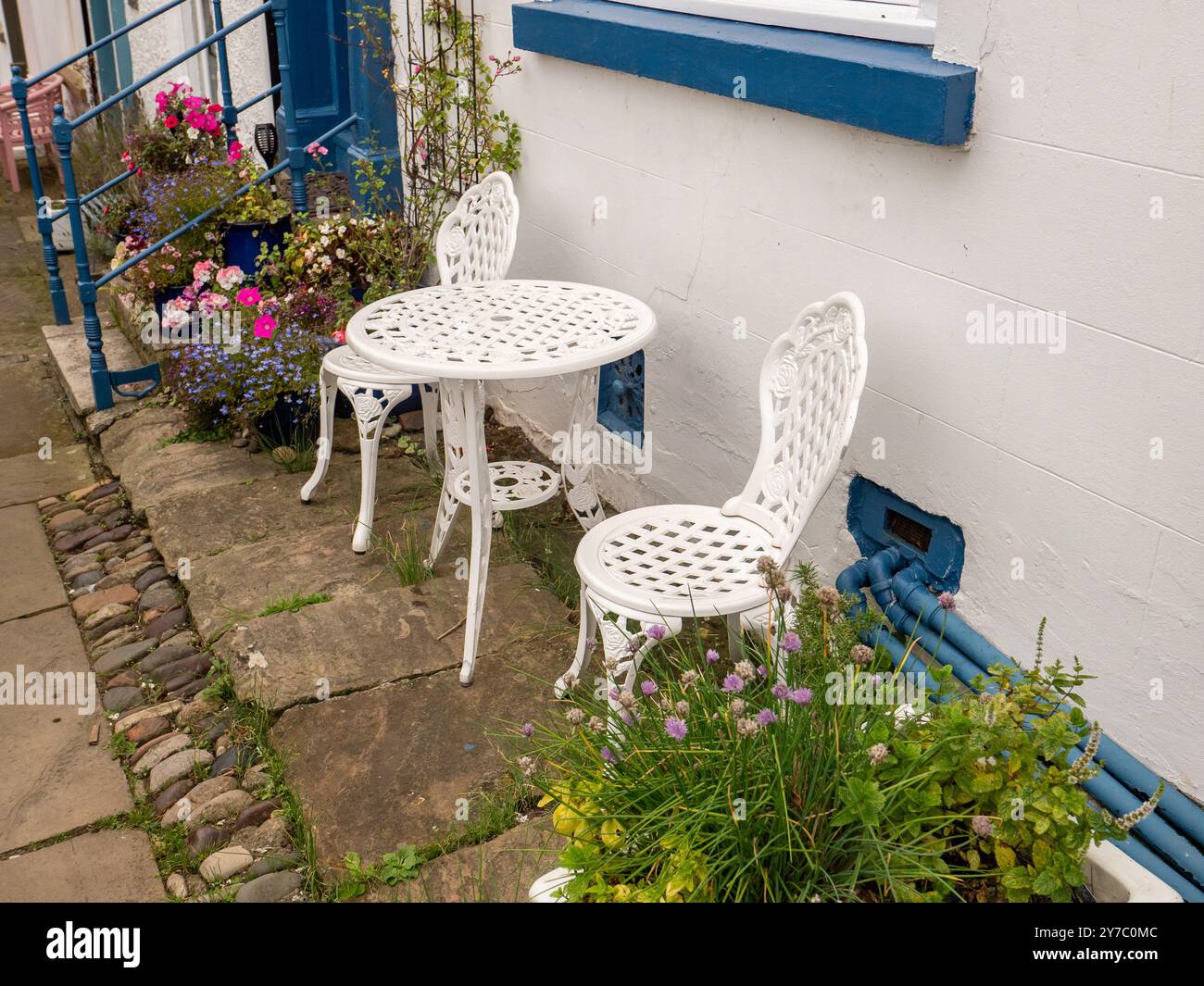 Outdoor table and chairs Stock Photo - Alamy