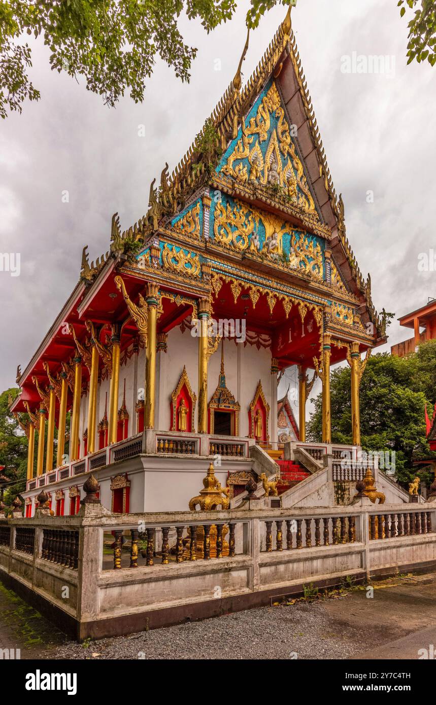 The temple of Wat Klang in the city of Trat in Thailand Stock Photo - Alamy