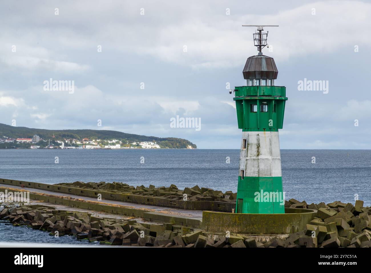 Lighthouse at the harbour of Sassnitz on the island of Rügen. Spülfeld ...