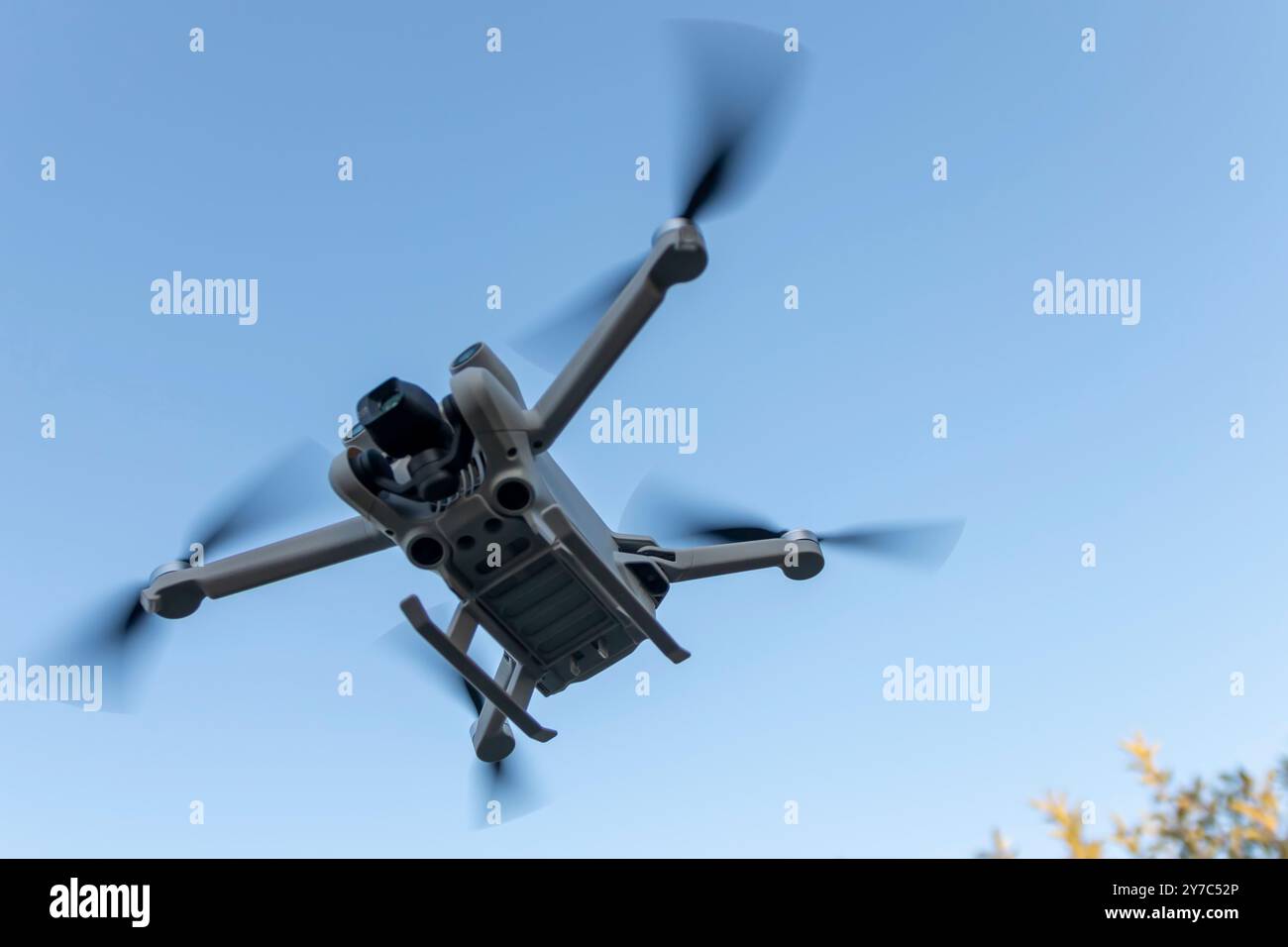 Flying videos hi-res stock photography and images - Alamy