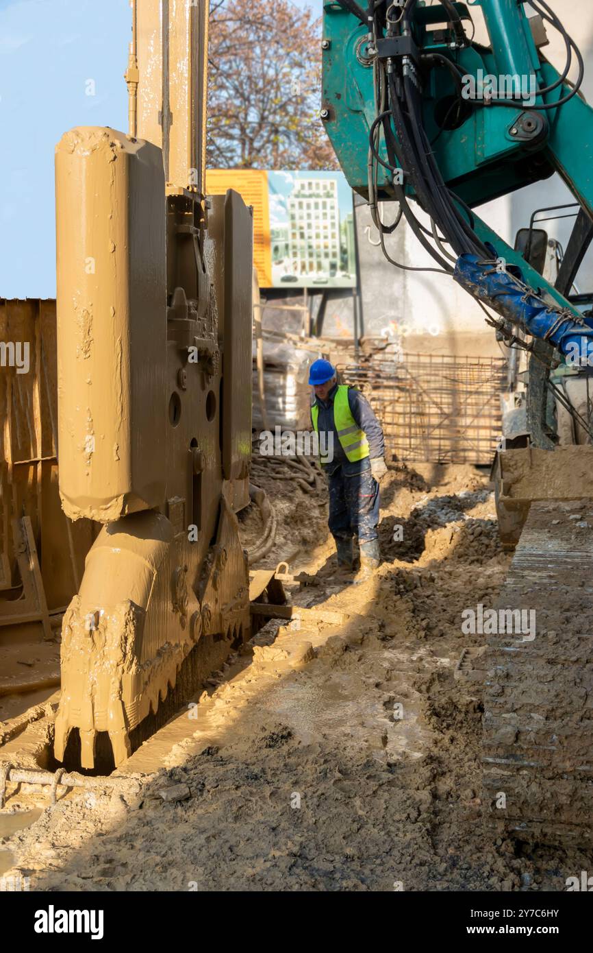Underground diaphragm wall hydraulic grab. Duty cycle crawler crane ...