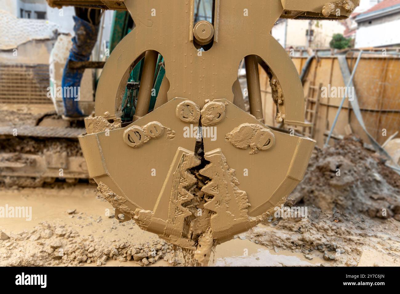 Underground diaphragm wall hydraulic grab. Duty cycle crawler crane ...