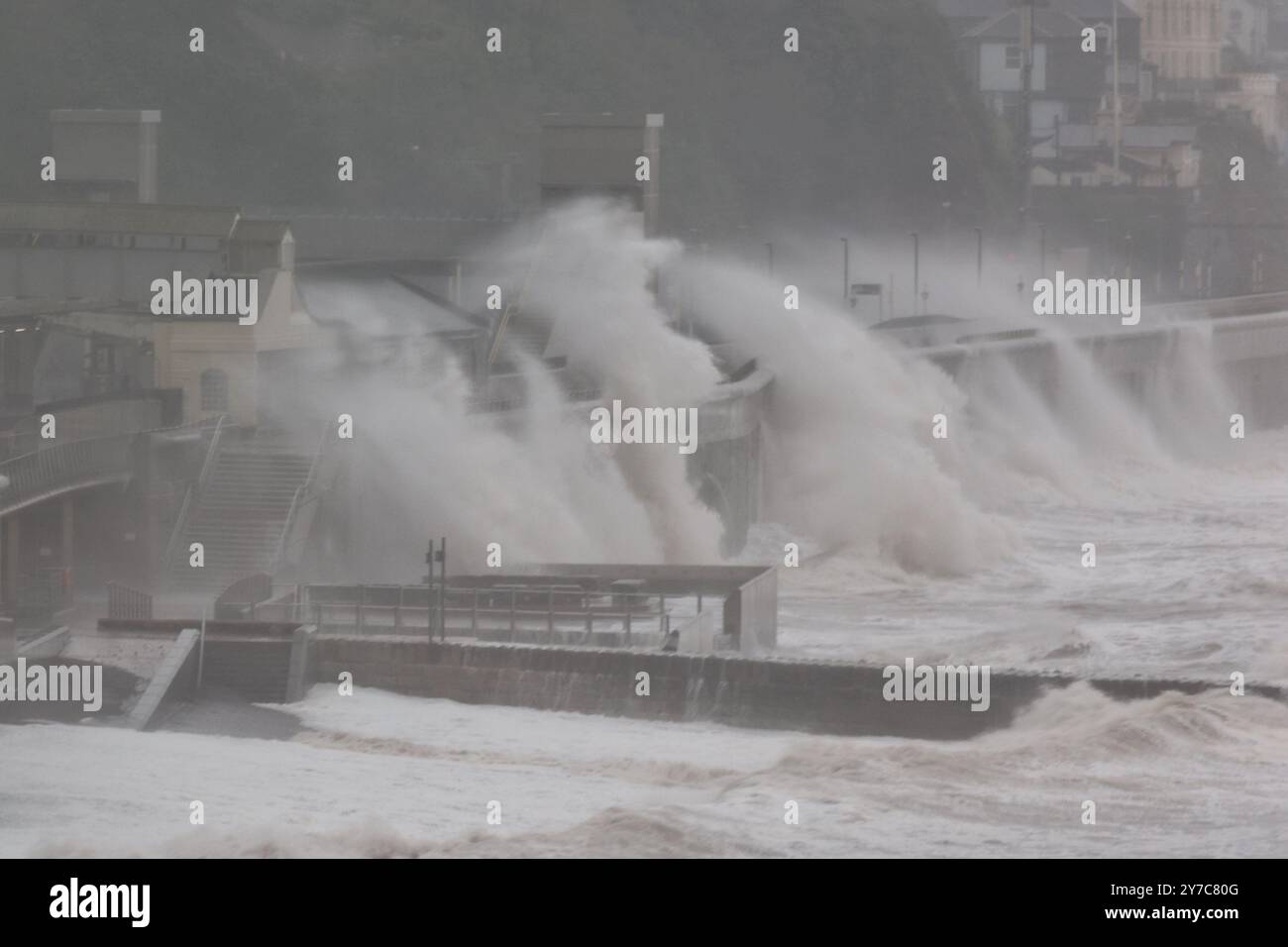 Dawlish, Devon, UK. 29th Sep, 2024. UK weather: Wind, rain and big ...