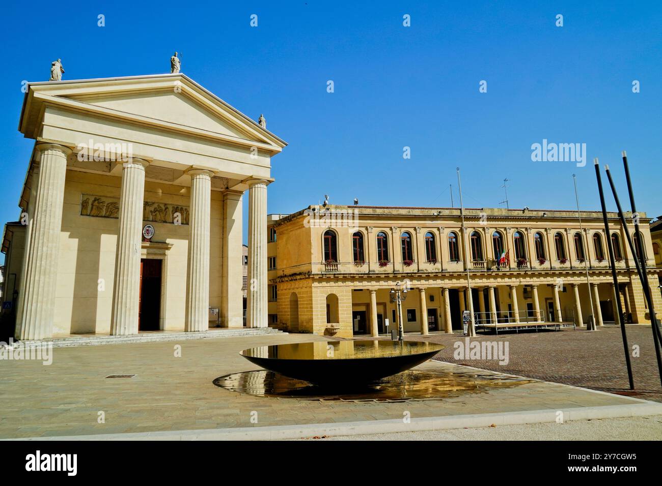 Monumental map hi-res stock photography and images - Alamy