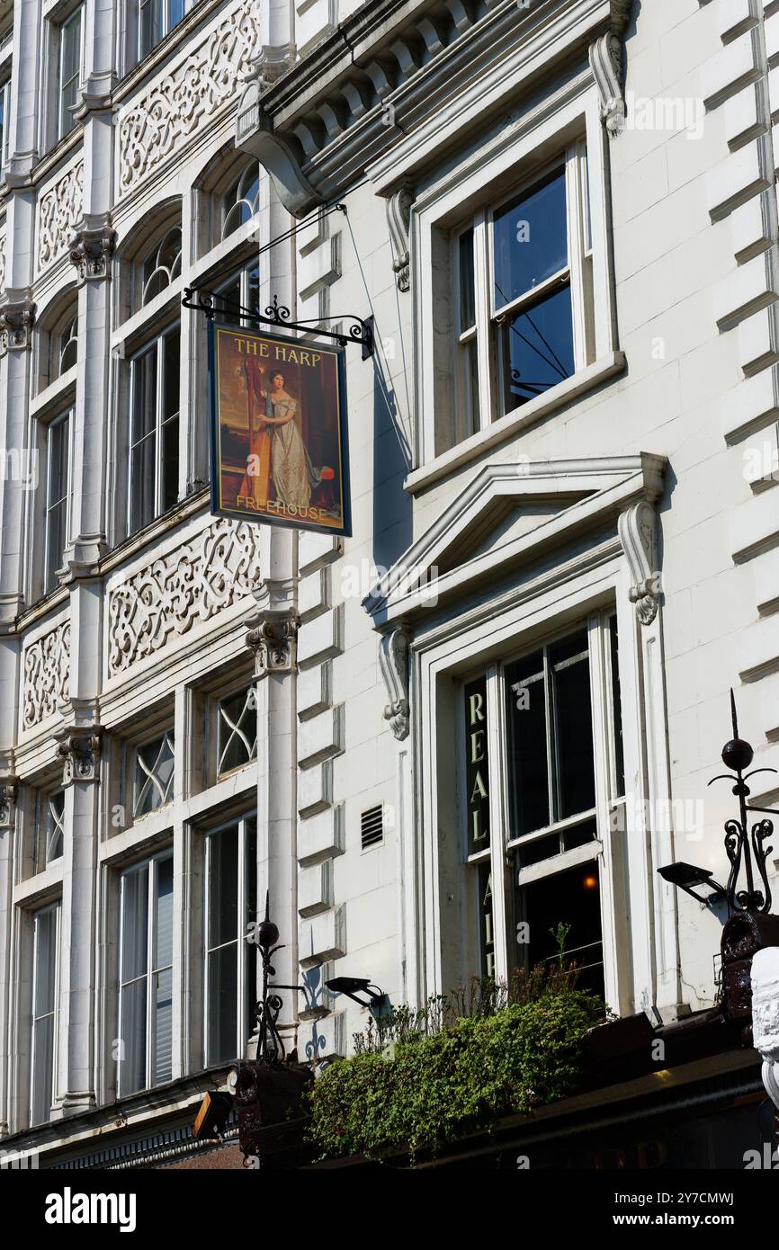 Pub sign of the Harp in Covent Garden, London, England Stock Photo - Alamy