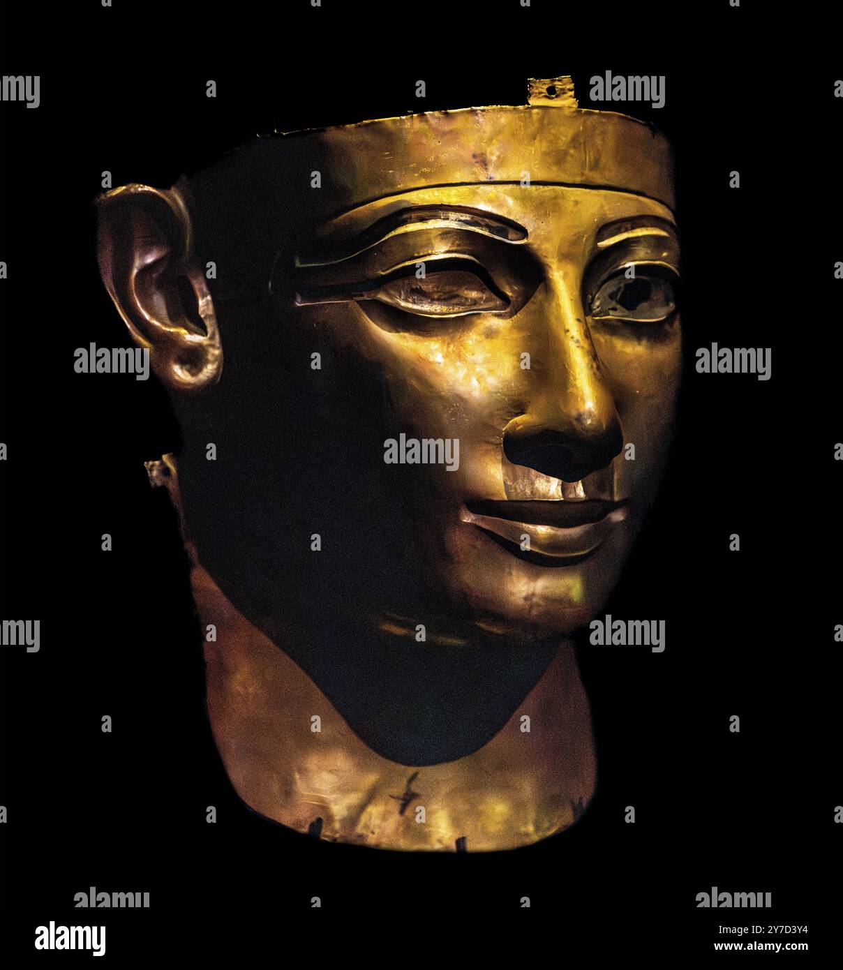 Golden death mask of Sheshonq II from the exhibition: Ramses the Great ...