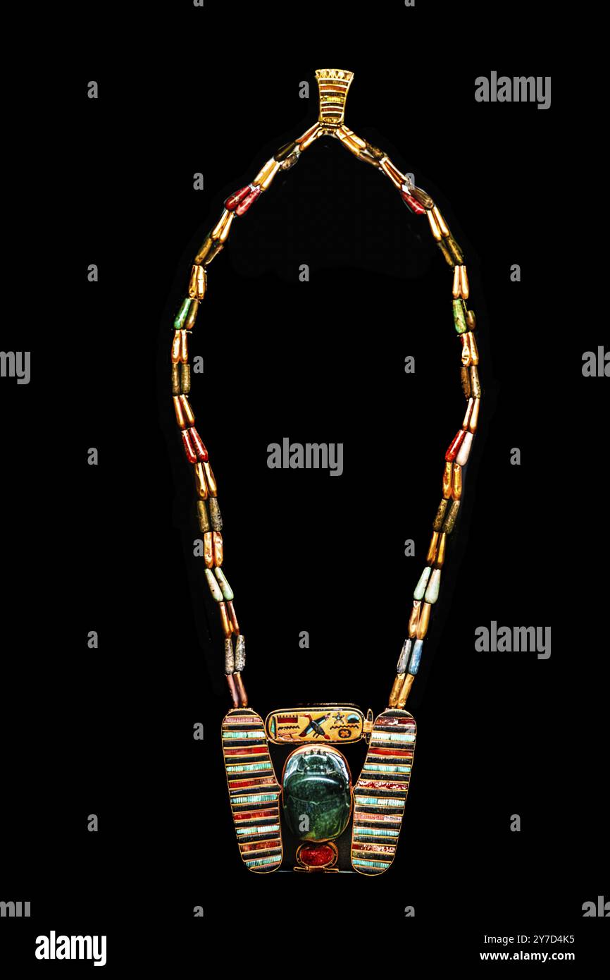 Pectoral necklace of Psusennes I made of gold, glass, carnelian ...