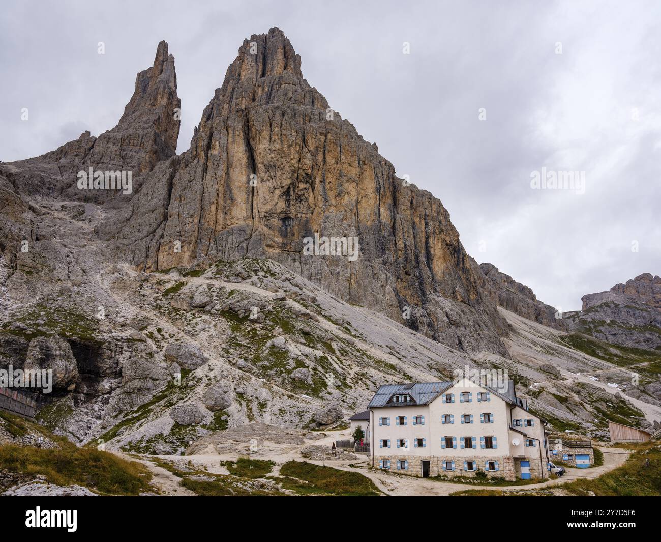 Vajolet hut, above the Vajolet towers, rose garden, Dolomites, South ...