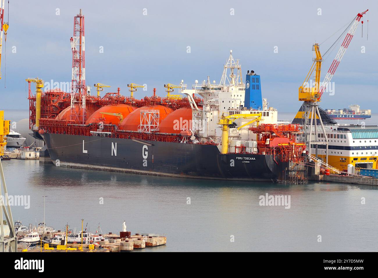 The Floating Storage and Regasification Unit vessel “FSRU Toscana ...