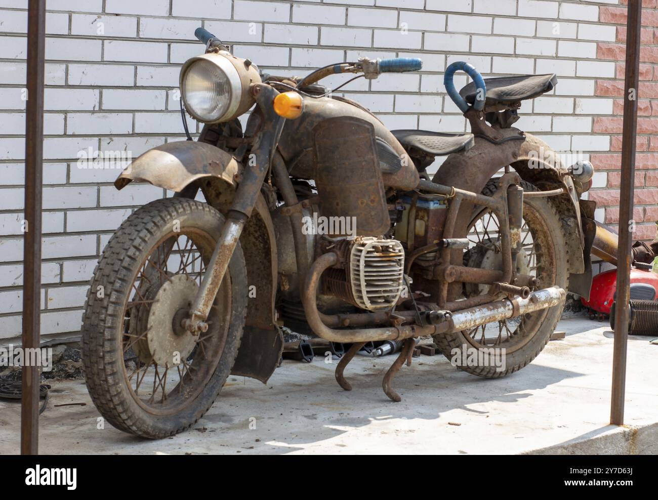 Retro motorbikes hi-res stock photography and images - Alamy
