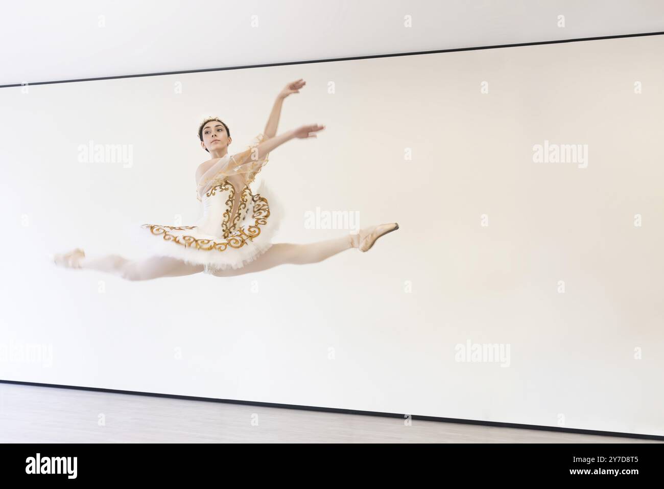 Ballerina practicing ballet leap in hi-res stock photography and images - Alamy