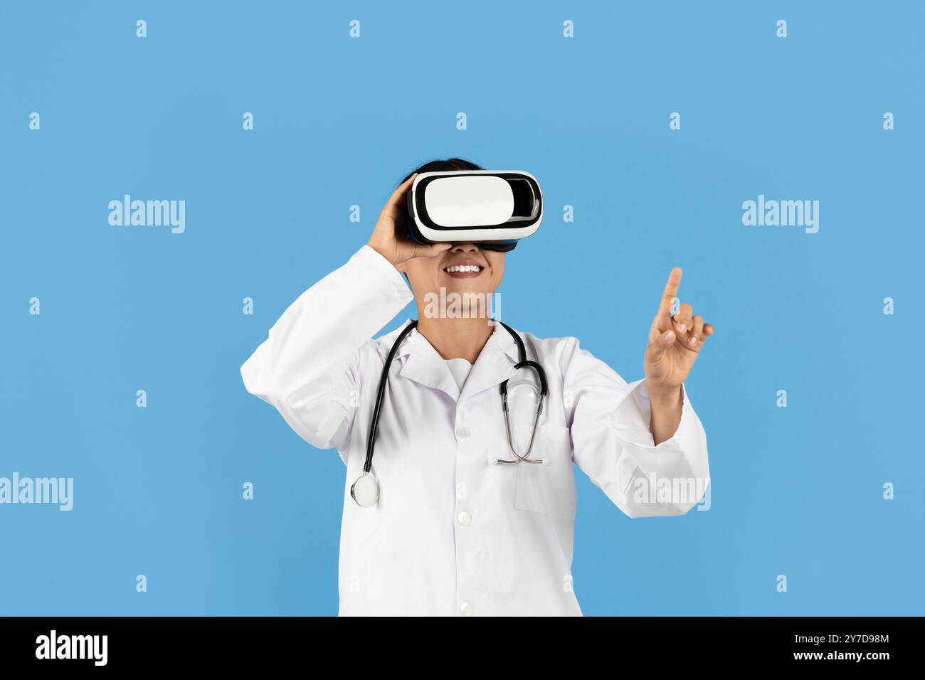 Doctor applying VR headset in bright blue for patient therapy Stock ...