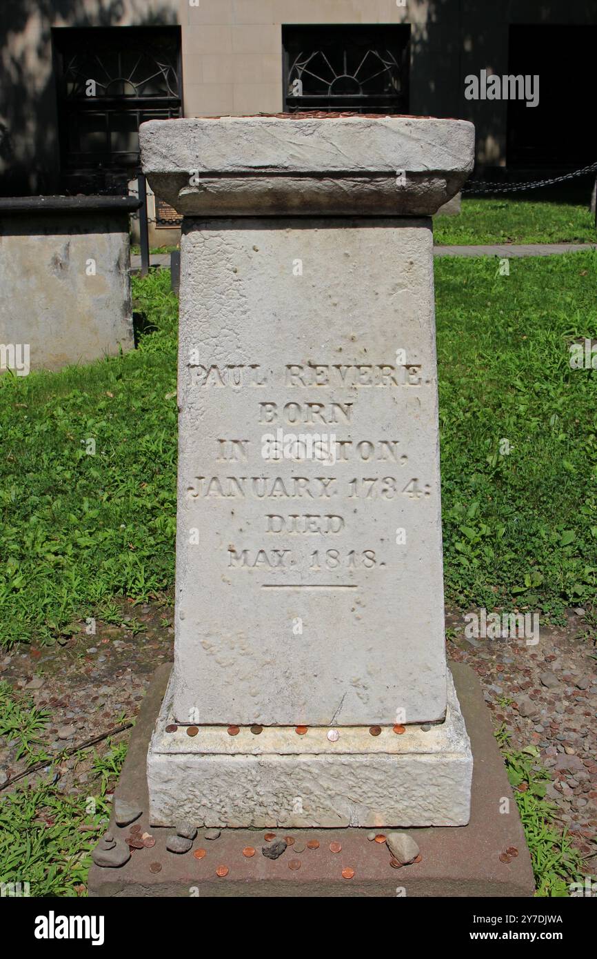 The tombstone of Paul Revere, an American Revoluntionary War hero, in ...