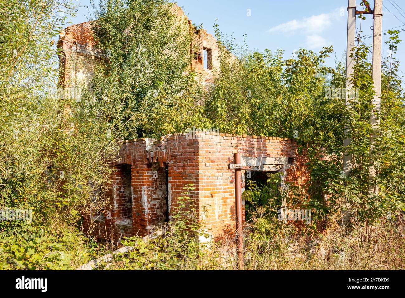Derelict building without a roof hi-res stock photography and images ...