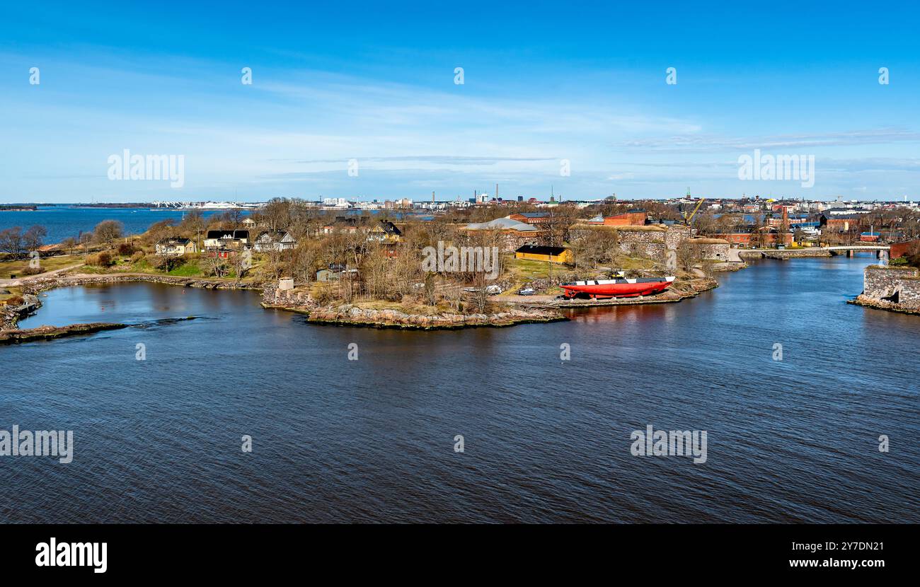 Suomenlinna (Sveaborg) - inhabited sea fortress built on six islands ...