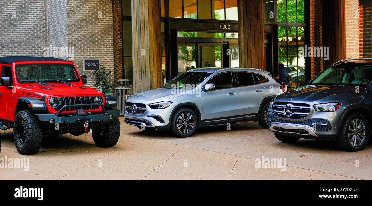 Luxury Cars at Avalon Mixed Use Development in Alpharetta Georgi Stock ...