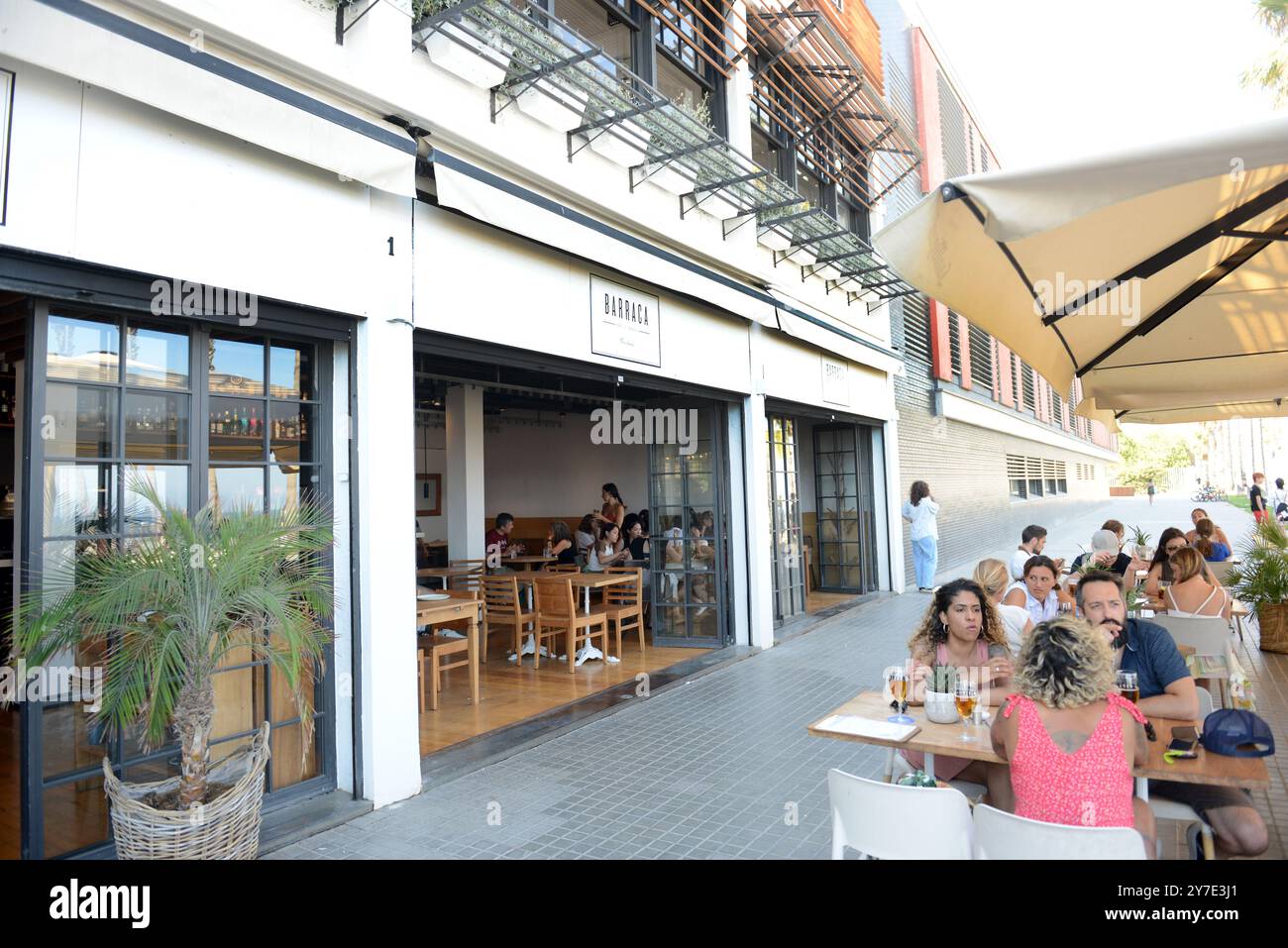 Barraca bar & restaurant on the seafront promenade by Barceloneta in ...