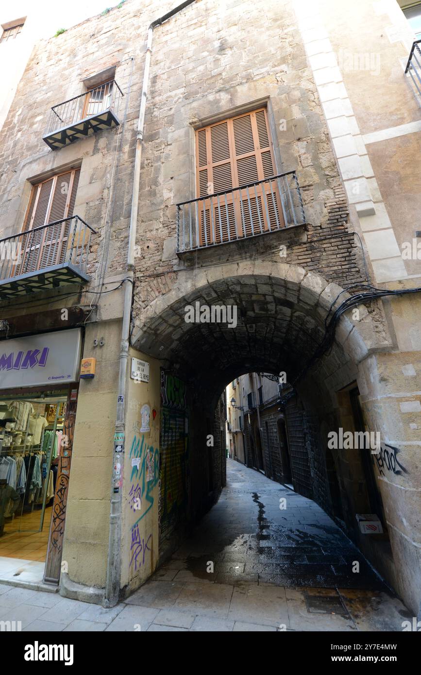 Walking through the narrow street of the Gothic quarter in Barcelona ...