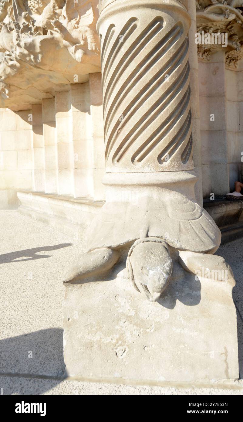 A Carved turtle at the base of a column supporting the façade of the ...