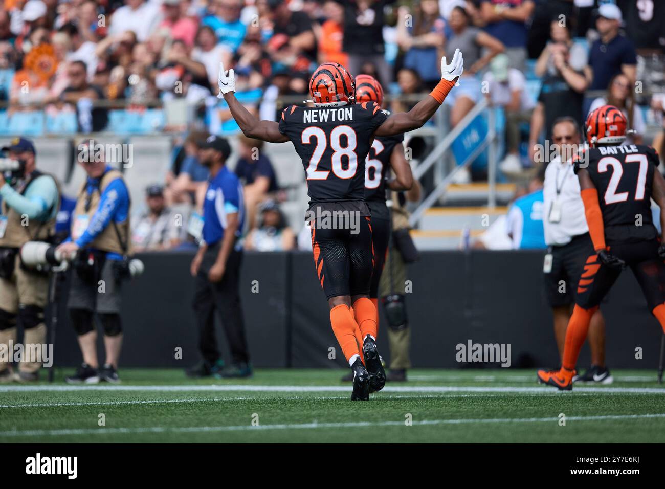 Cincinnati Bengals cornerback Josh Newton (28) tries to fire up the ...