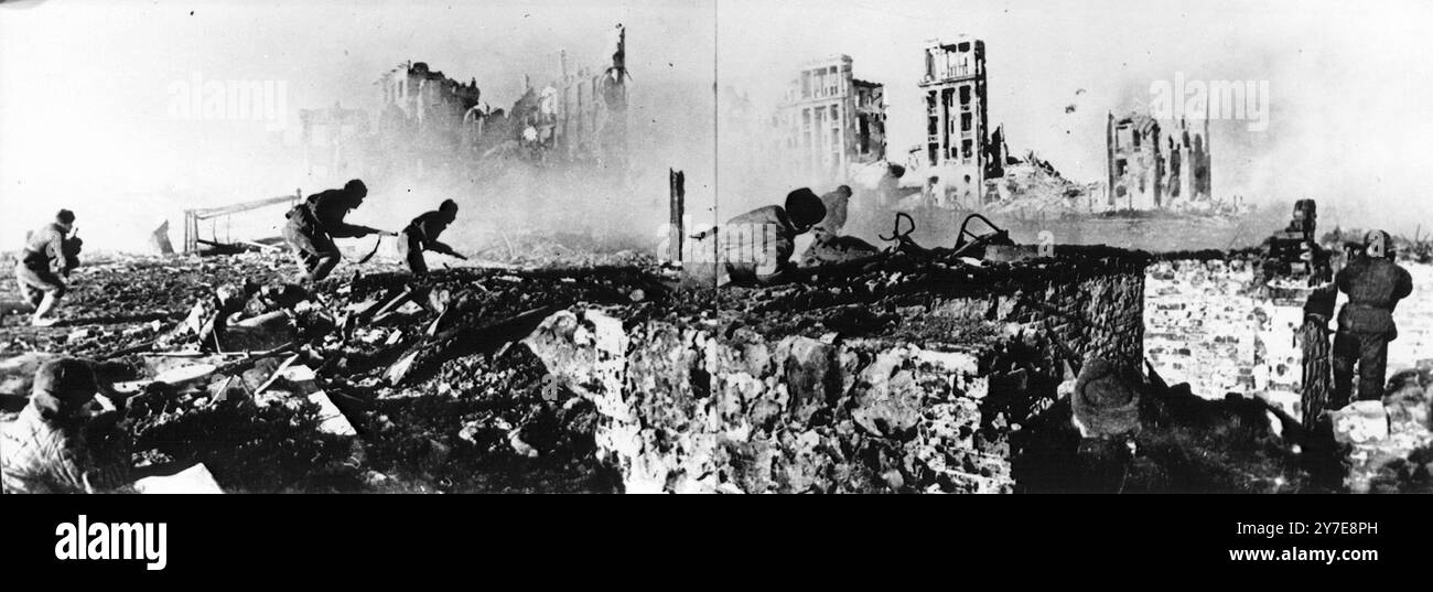 Assault units of the 62nd Soviet army battle the Germans in Stalingrad ...