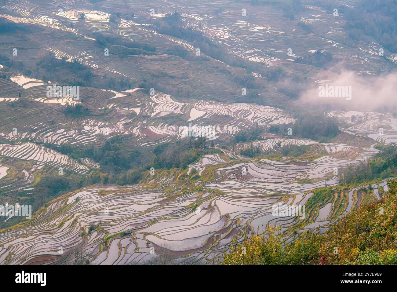 The clouds at YuanYang rice terraces during the sunset, Yunnan, China ...