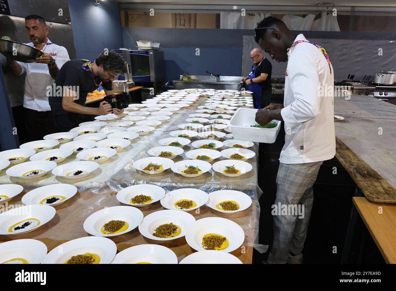 in the photo the dish of the chefs of Doctors Without Borders Stock ...