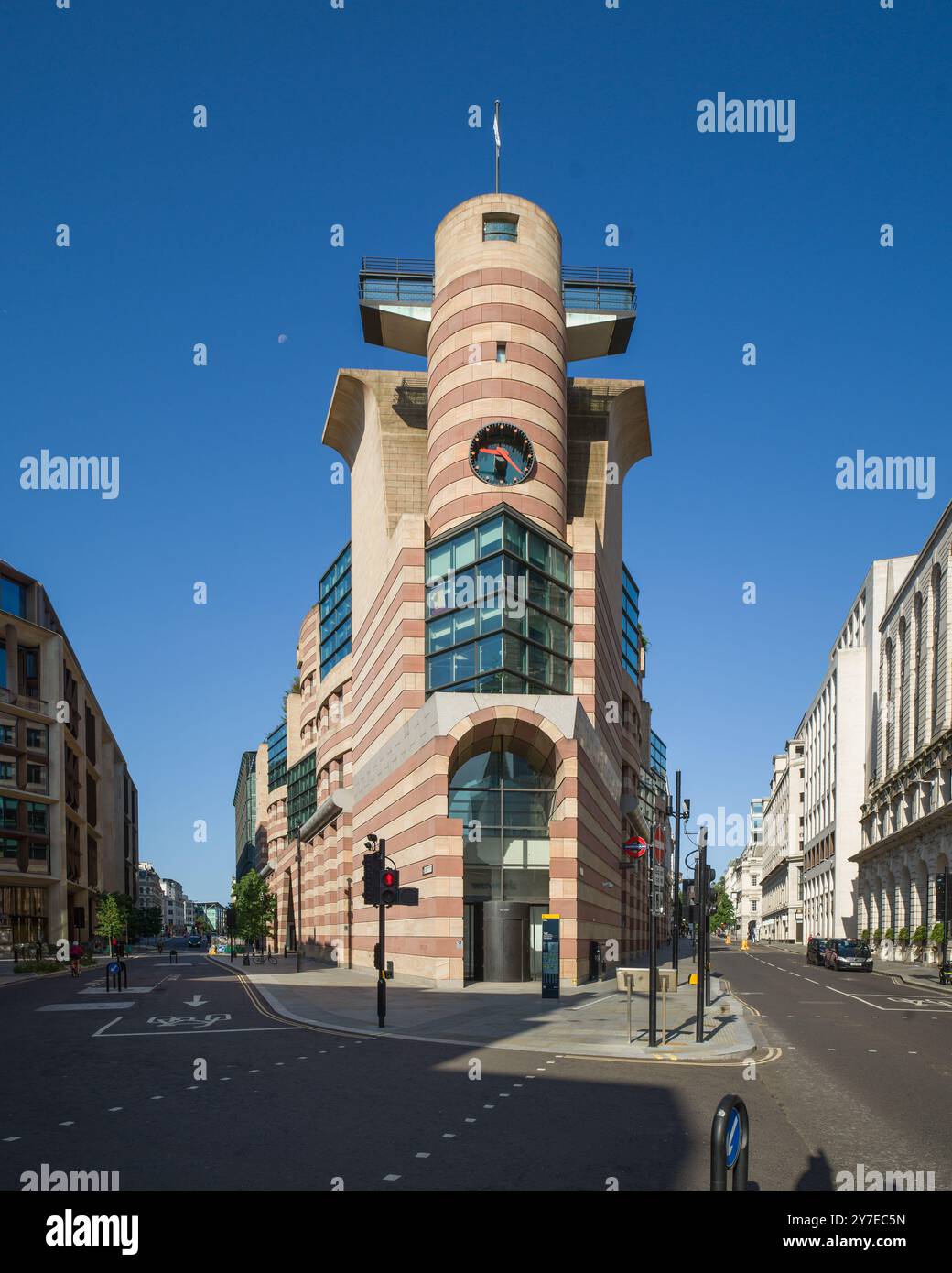 No 1 Poultry, a postmodern office building located by Bank station in ...