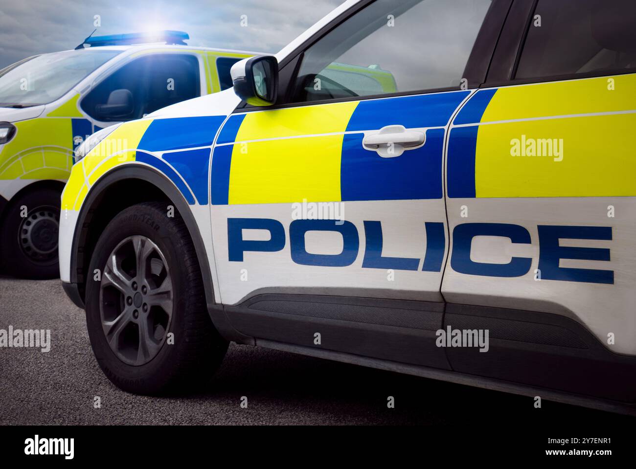 Police cars - Scene of emergency services police squad vehicles in ...