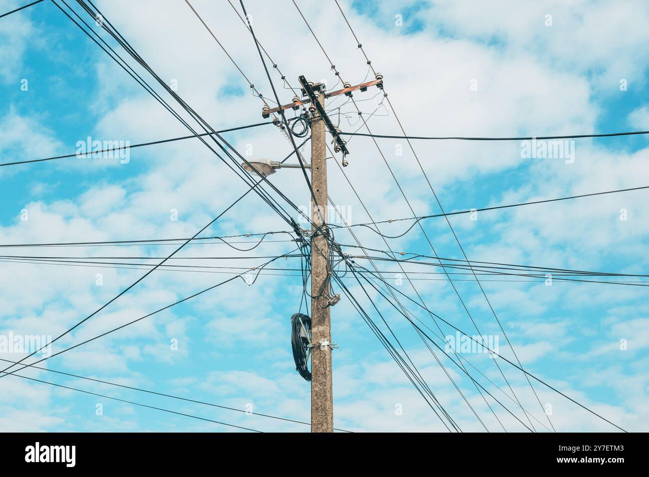 Tangle electricity wires concrete hi-res stock photography and images ...