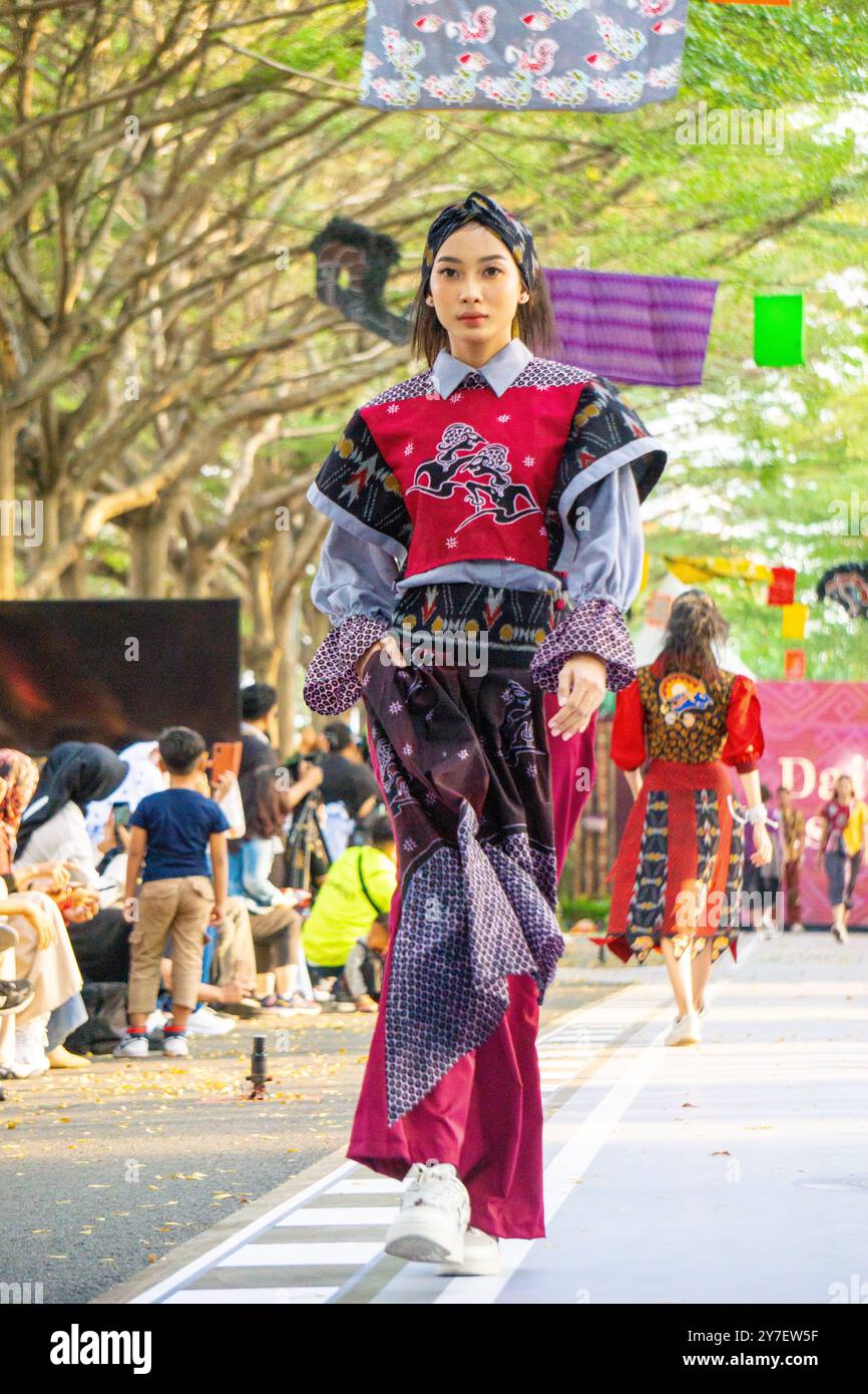 The Second Kediri Fashion Batik Festival "Kadhiri Tutur Wikara" in ...