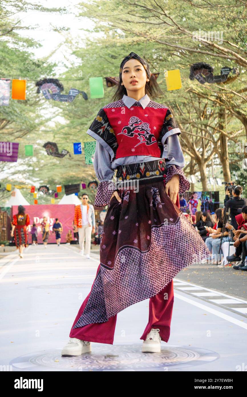 The Second Kediri Fashion Batik Festival "Kadhiri Tutur Wikara" in ...