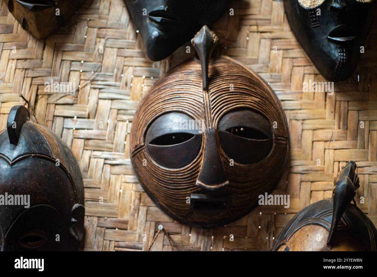 African scalptures hi-res stock photography and images - Alamy