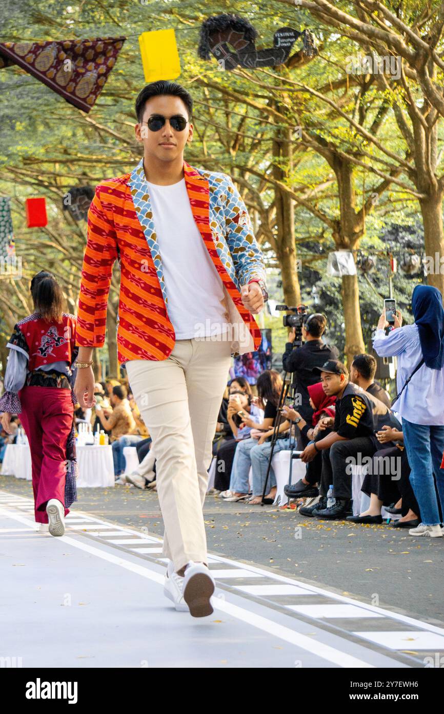 The Second Kediri Fashion Batik Festival "Kadhiri Tutur Wikara" in ...